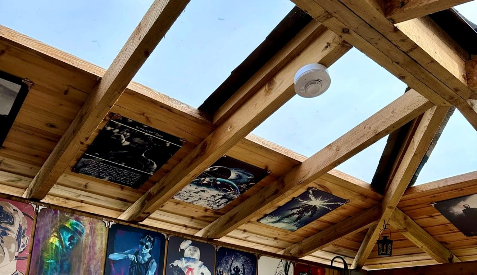 Connecting Mains-Powered Alarms and Battery-Powered Alarms via RF - Aico